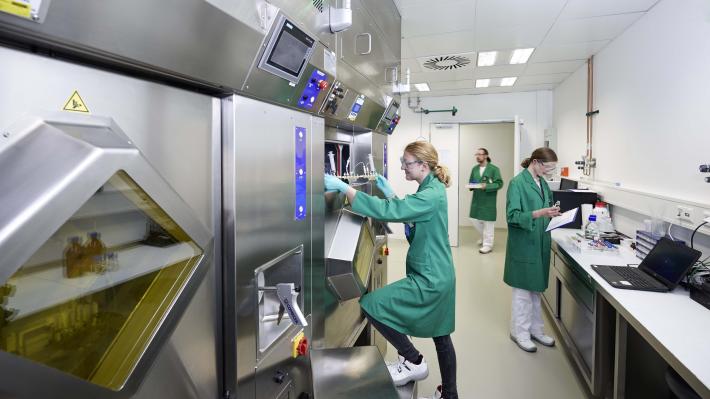 Development of radiochemical labelling process - Radiochemistry - Services